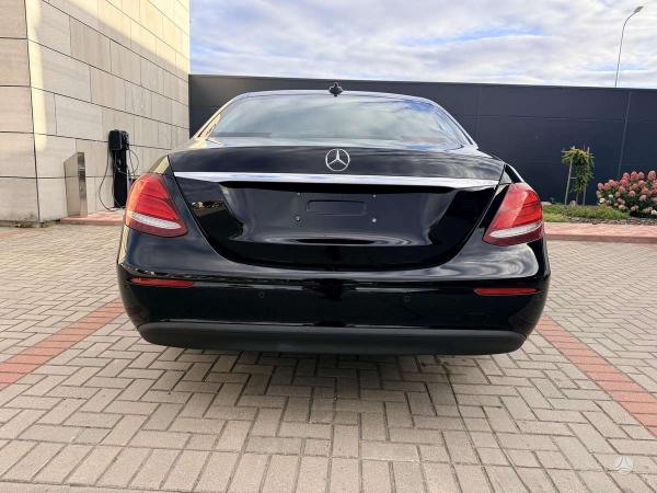 Melns Mercedes-Benz e-200 2019 Kauņa, ar dzinēja tilpumu 1.60 L un nobraukumu 380 tūkst. km par 9500 €, foto 4 vietnē AUTOMOTO.COM.LV