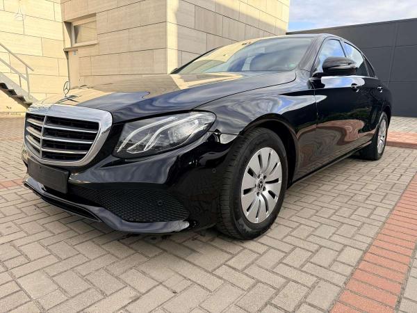 Melns Mercedes-Benz e-200 2019 Kauņa, ar dzinēja tilpumu 1.60 L un nobraukumu 380 tūkst. km par 9500 €, foto 10 vietnē AUTOMOTO.COM.LV