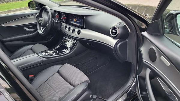 Мерседес E 200 2019 в Мариямполе на AUTOMOTO.COM.LV Черный Мерседес E 200 2019 в Мариямполе, объемом двигателя 1.99 л и пробегом 77 тыс. км за 22300 €, фото 11 на AUTOMOTO.COM.LV