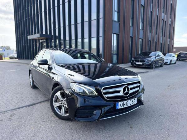 Black Mercedes-Benz e-200 2019 in Kaunas, with an engine capacity of 1.95 L and mileage of 380 thousand km for 15700 €, photo 4 on AUTOMOTO.COM.LV