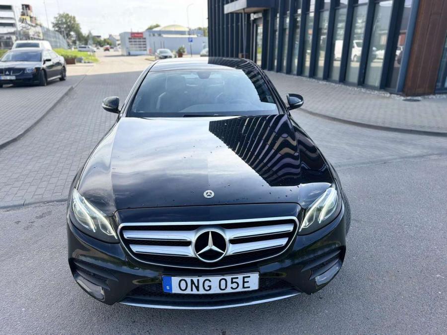 Black Mercedes-Benz e-200 2019 in Kaunas, with an engine capacity of 1.95 L and mileage of 380 thousand km for 15700 €, photo 6 on AUTOMOTO.COM.LV