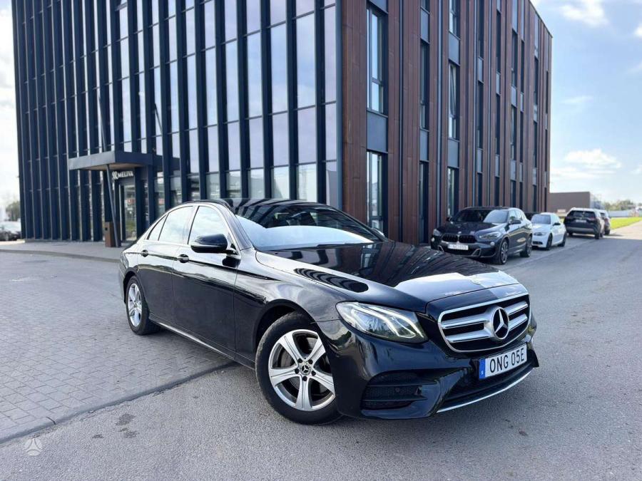 Black Mercedes-Benz e-200 2019 in Kaunas, with an engine capacity of 1.95 L and mileage of 380 thousand km for 15700 €, photo 8 on AUTOMOTO.COM.LV