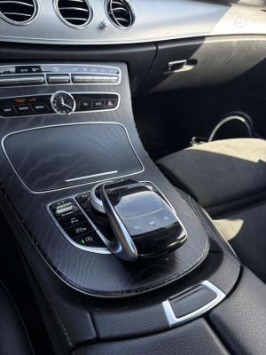 Black Mercedes-Benz e-200 2019 in Kaunas, with an engine capacity of 1.95 L and mileage of 380 thousand km for 15700 €, photo 20 on AUTOMOTO.COM.LV