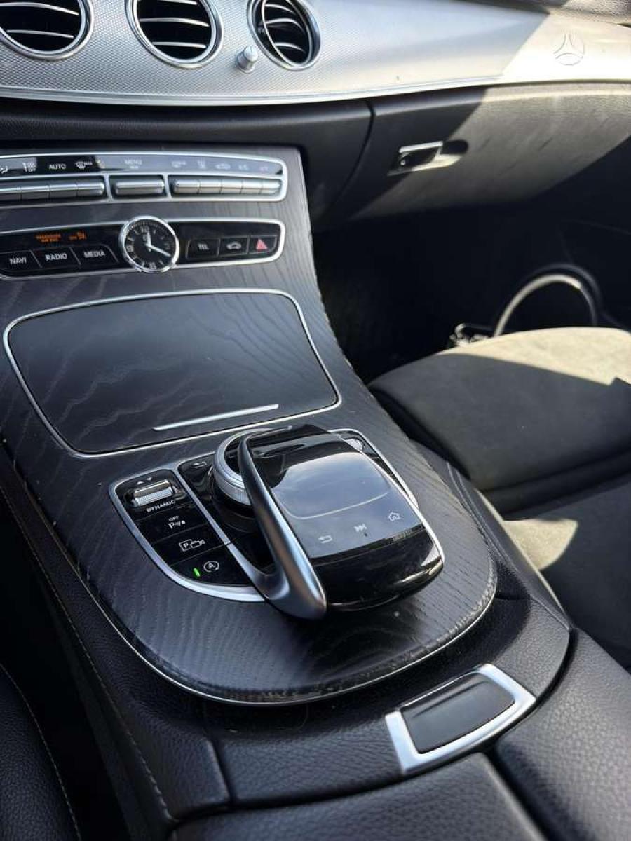 Black Mercedes-Benz e-200 2019 in Kaunas, with an engine capacity of 1.95 L and mileage of 380 thousand km for 15700 €, photo 20 on AUTOMOTO.COM.LV