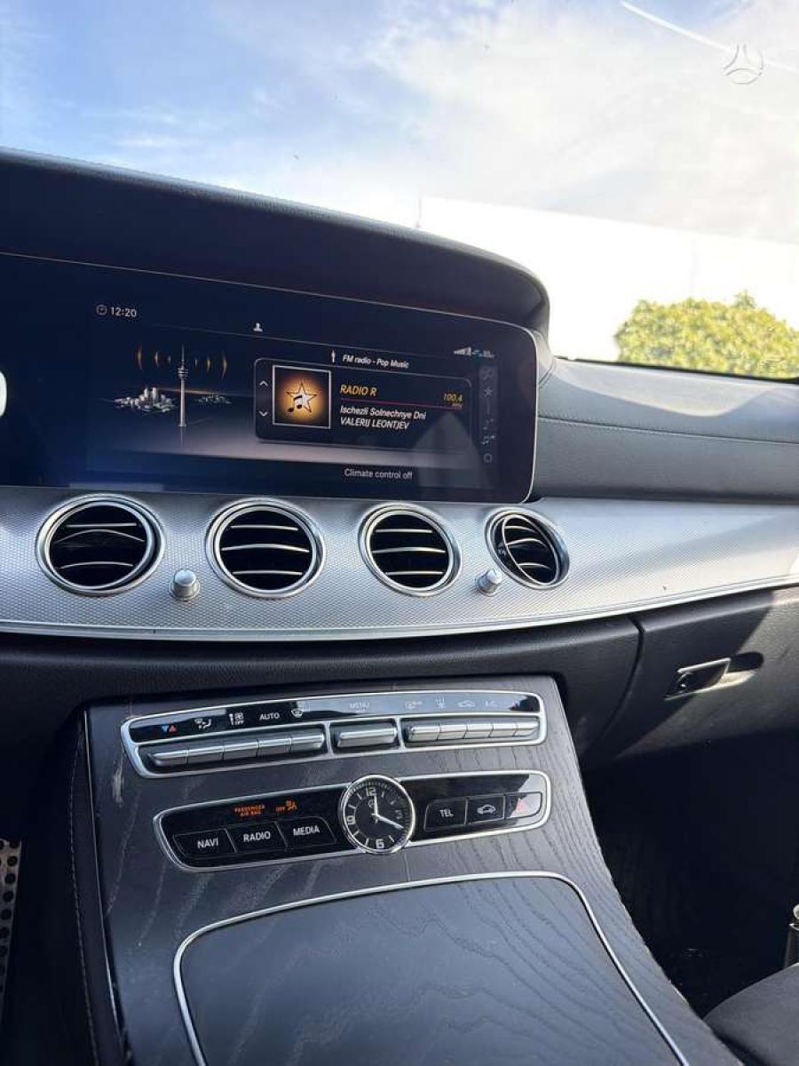 Black Mercedes-Benz e-200 2019 in Kaunas, with an engine capacity of 1.95 L and mileage of 380 thousand km for 15700 €, photo 21 on AUTOMOTO.COM.LV