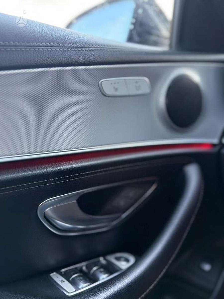 Black Mercedes-Benz e-200 2019 in Kaunas, with an engine capacity of 1.95 L and mileage of 380 thousand km for 15700 €, photo 22 on AUTOMOTO.COM.LV