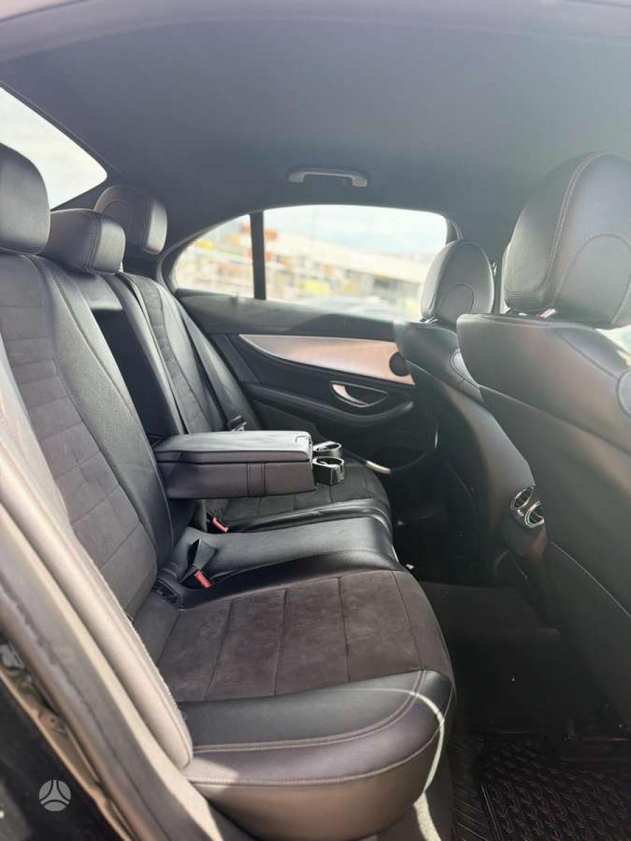 Black Mercedes-Benz e-200 2019 in Kaunas, with an engine capacity of 1.95 L and mileage of 380 thousand km for 15700 €, photo 24 on AUTOMOTO.COM.LV