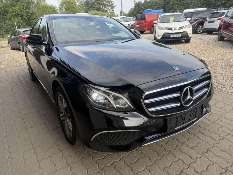 Black Mercedes-Benz e-200 2019 in Voru, with an engine capacity of 1.95 L and mileage of 327 thousand km for 13900 €, photo 4 on AUTOMOTO.COM.LV
