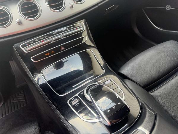 Black Mercedes-Benz e-200 2019 in Voru, with an engine capacity of 1.95 L and mileage of 327 thousand km for 13900 €, photo 10 on AUTOMOTO.COM.LV