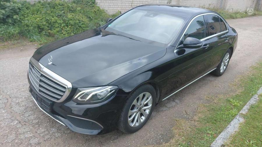 Melns Mercedes-Benz e-200 2019 Birštonas, ar dzinēja tilpumu 1.95 L un nobraukumu 400 tūkst. km par 12999 €, foto 1 vietnē AUTOMOTO.COM.LV