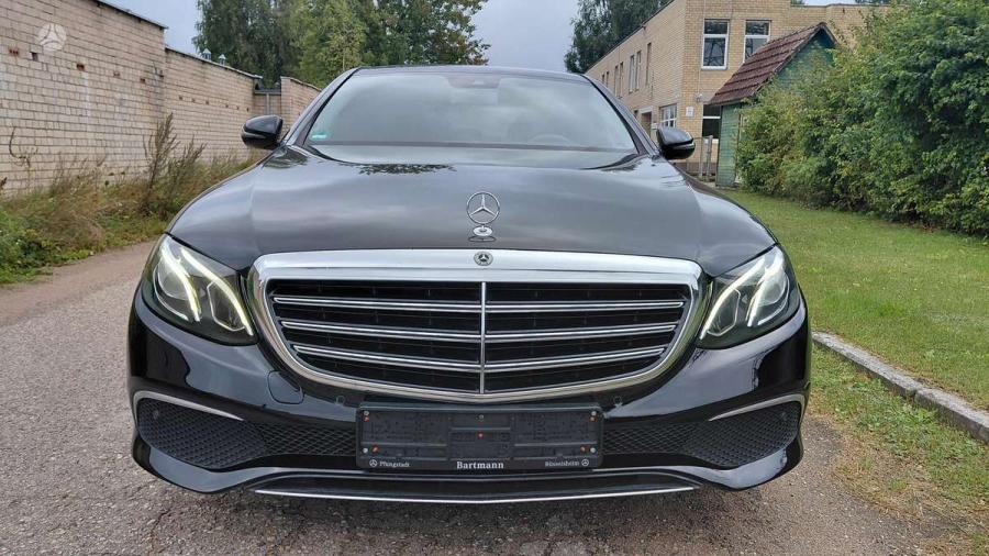 Melns Mercedes-Benz e-200 2019 Birštonas, ar dzinēja tilpumu 1.95 L un nobraukumu 400 tūkst. km par 12999 €, foto 3 vietnē AUTOMOTO.COM.LV