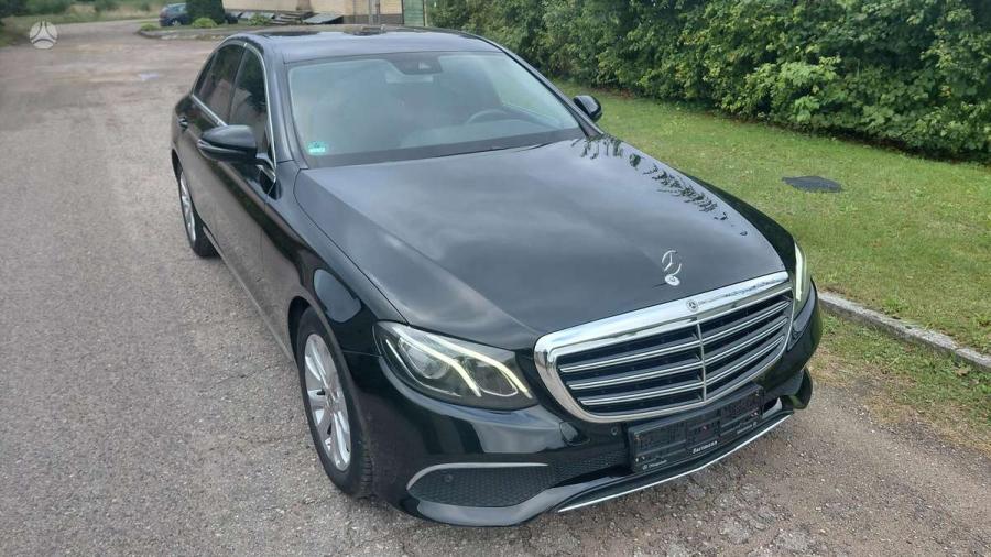 Melns Mercedes-Benz e-200 2019 Birštonas, ar dzinēja tilpumu 1.95 L un nobraukumu 400 tūkst. km par 12999 €, foto 4 vietnē AUTOMOTO.COM.LV