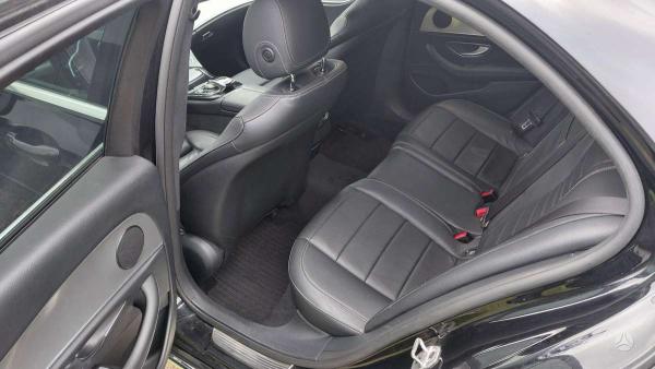 Black Mercedes-Benz e-200 2019 in Birstonas, with an engine capacity of 1.95 L and mileage of 400 thousand km for 12999 €, photo 6 on AUTOMOTO.COM.LV
