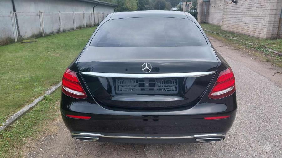 Melns Mercedes-Benz e-200 2019 Birštonas, ar dzinēja tilpumu 1.95 L un nobraukumu 400 tūkst. km par 12999 €, foto 12 vietnē AUTOMOTO.COM.LV