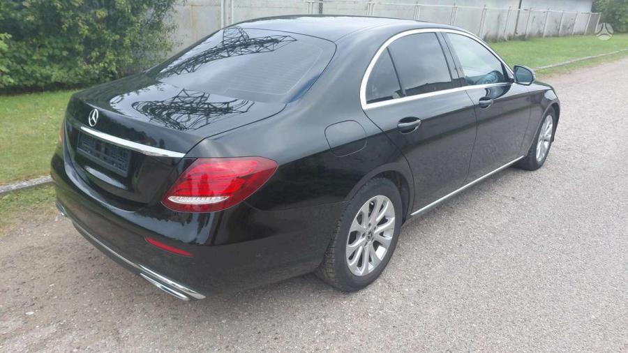 Melns Mercedes-Benz e-200 2019 Birštonas, ar dzinēja tilpumu 1.95 L un nobraukumu 400 tūkst. km par 12999 €, foto 13 vietnē AUTOMOTO.COM.LV