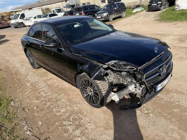 Melns Mercedes-Benz e-200 2019 Kauņa, ar dzinēja tilpumu 1.60 L un nobraukumu 234 tūkst. km par 8800 €, foto 1 vietnē AUTOMOTO.COM.LV