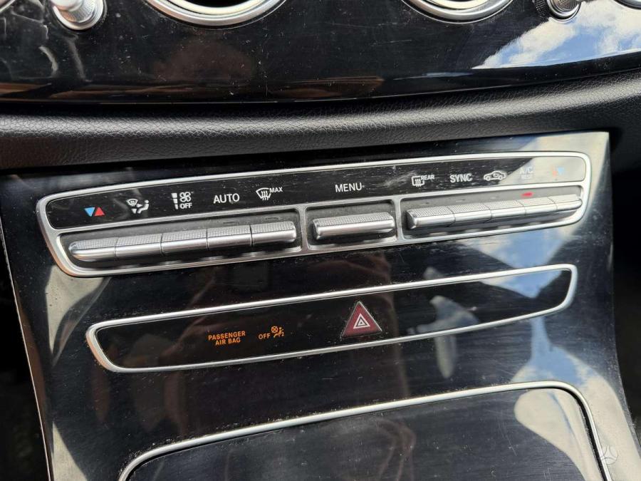 Melns Mercedes-Benz e-200 2019 Kauņa, ar dzinēja tilpumu 1.60 L un nobraukumu 234 tūkst. km par 8800 €, foto 33 vietnē AUTOMOTO.COM.LV