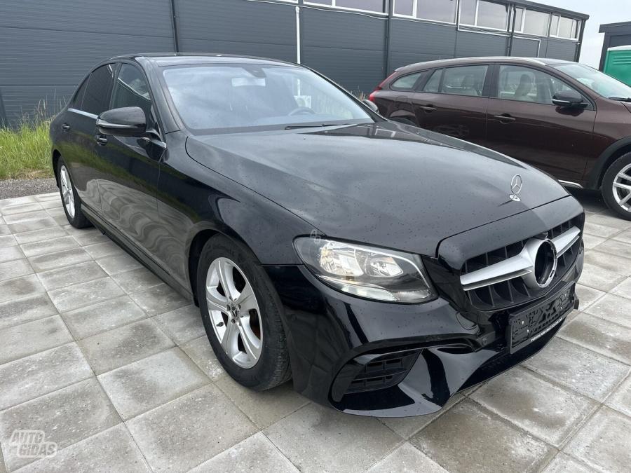Melns Mercedes-Benz e-200 2020 Giraitė, ar dzinēja tilpumu 1.60 L un nobraukumu 220 tūkst. km par 13450 €, foto 4 vietnē AUTOMOTO.COM.LV