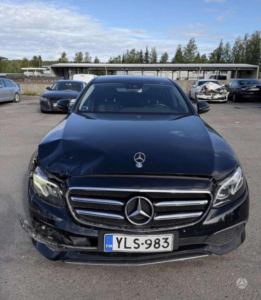 Черный Мерседес E 200 2020 в Кельме, объемом двигателя 1.60 л и пробегом 300 тыс. км за 9999 €, фото 1 на AUTOMOTO.COM.LV