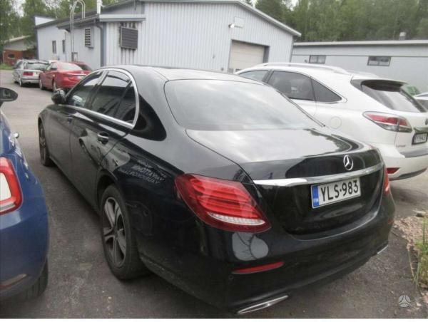 Черный Мерседес E 200 2020 в Кельме, объемом двигателя 1.60 л и пробегом 300 тыс. км за 9999 €, фото 3 на AUTOMOTO.COM.LV