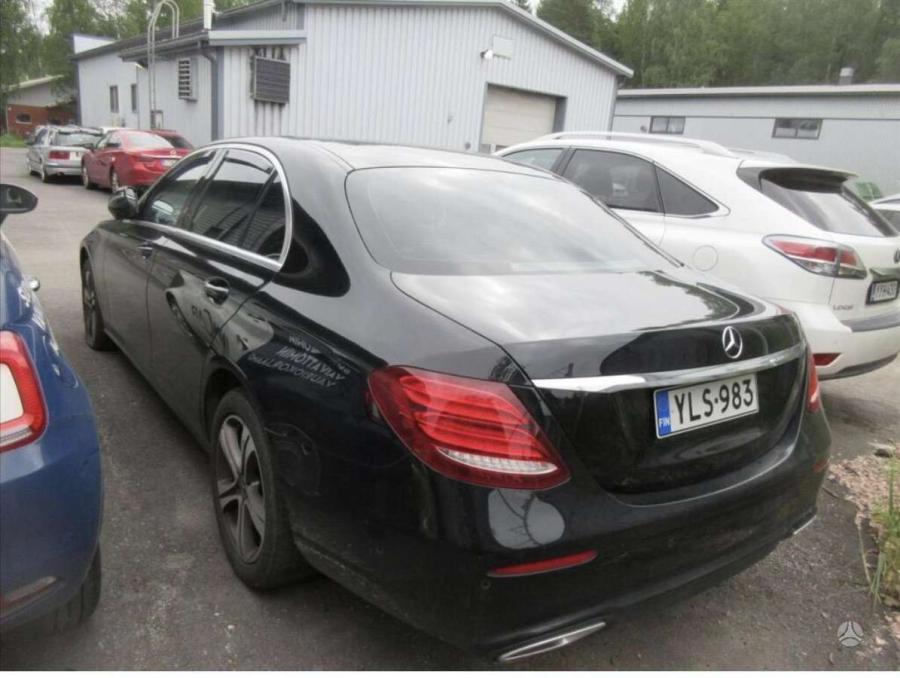 Черный Мерседес E 200 2020 в Кельме, объемом двигателя 1.60 л и пробегом 300 тыс. км за 9999 €, фото 3 на AUTOMOTO.COM.LV