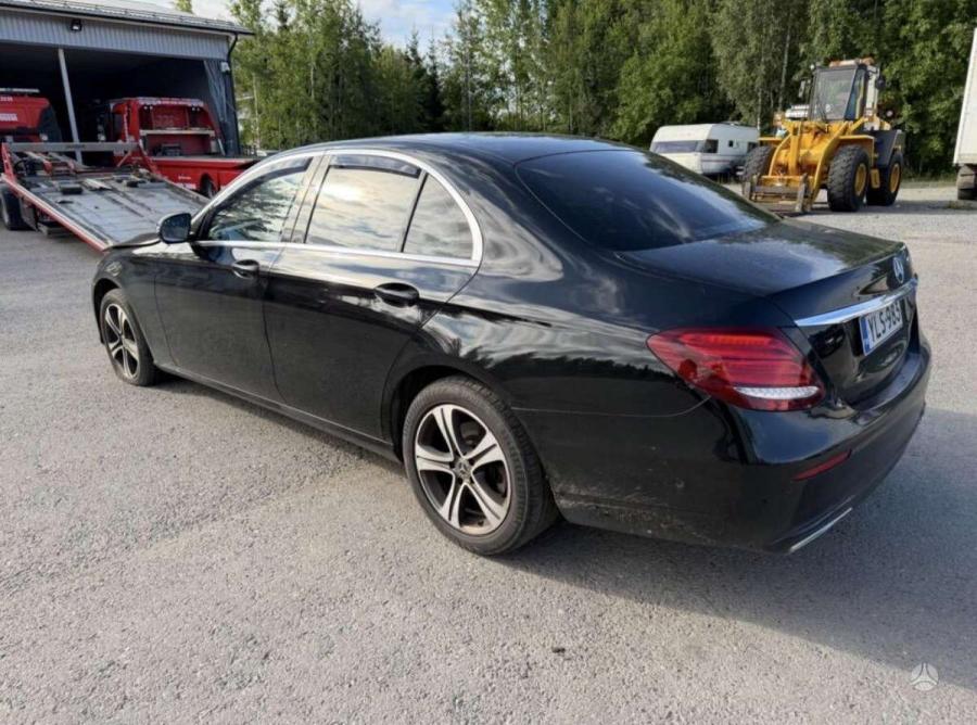 Черный Мерседес E 200 2020 в Кельме, объемом двигателя 1.60 л и пробегом 300 тыс. км за 9999 €, фото 9 на AUTOMOTO.COM.LV