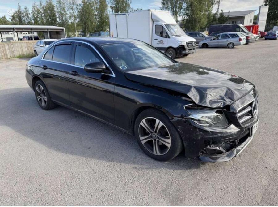 Черный Мерседес E 200 2020 в Кельме, объемом двигателя 1.60 л и пробегом 300 тыс. км за 9999 €, фото 11 на AUTOMOTO.COM.LV