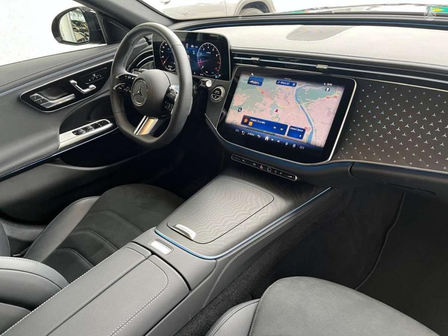 Black Mercedes-Benz e-200 2025 in Kaunas, with an engine capacity of 2.00 L and mileage of 9 thousand km for 52900 €, photo 20 on AUTOMOTO.COM.LV