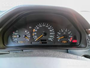 Черный Мерседес E 200 1998 в Елгава, объемом двигателя 2.00 л и пробегом 318 тыс. км за 950 €, фото 3 на AUTOMOTO.COM.LV
