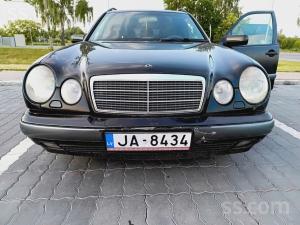 Черный Мерседес E 200 1998 в Елгава, объемом двигателя 2.00 л и пробегом 318 тыс. км за 950 €, фото 4 на AUTOMOTO.COM.LV