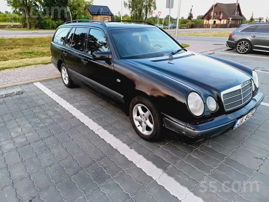 Черный Мерседес E 200 1998 в Елгава, объемом двигателя 2.00 л и пробегом 318 тыс. км за 950 €, фото 5 на AUTOMOTO.COM.LV