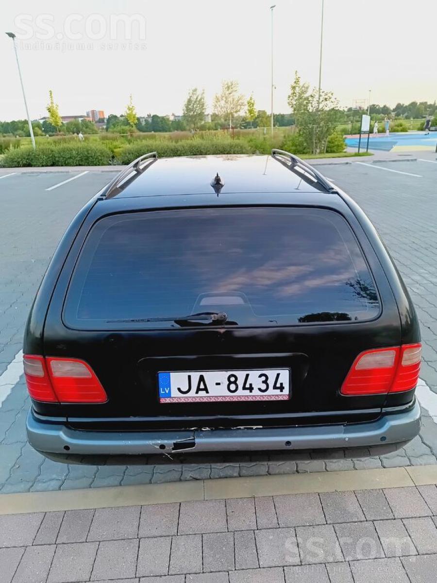 Черный Мерседес E 200 1998 в Елгава, объемом двигателя 2.00 л и пробегом 318 тыс. км за 950 €, фото 7 на AUTOMOTO.COM.LV