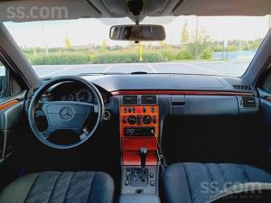 Черный Мерседес E 200 1998 в Елгава, объемом двигателя 2.00 л и пробегом 318 тыс. км за 950 €, фото 15 на AUTOMOTO.COM.LV