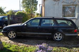 Melns Mercedes-Benz e-200 1999 Kauņa, ar dzinēja tilpumu 2.00 L un nobraukumu 339 tūkst. km par 1550 €, foto  vietnē AUTOMOTO.COM.LV