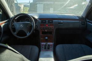 Черный Мерседес E 200 1999 в Каунас, объемом двигателя 2.00 л и пробегом 339 тыс. км за 1550 €, фото 6 на AUTOMOTO.COM.LV