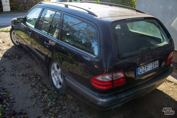 Black Mercedes-Benz e-200 1999 in Kaunas, with an engine capacity of 2.00 L and mileage of 339 thousand km for 1550 €, photo 8 on AUTOMOTO.COM.LV
