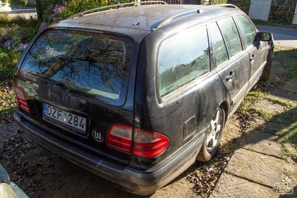 Black Mercedes-Benz e-200 1999 in Kaunas, with an engine capacity of 2.00 L and mileage of 339 thousand km for 1550 €, photo 9 on AUTOMOTO.COM.LV
