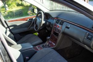 Черный Мерседес E 200 1999 в Каунас, объемом двигателя 2.00 л и пробегом 339 тыс. км за 1550 €, фото 11 на AUTOMOTO.COM.LV