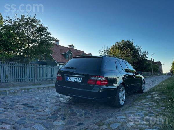 Black Mercedes-Benz e-200 2007 in Riga, with an engine capacity of 1.80 L and mileage of 253 thousand km for 4250 €, photo 3 on AUTOMOTO.COM.LV
