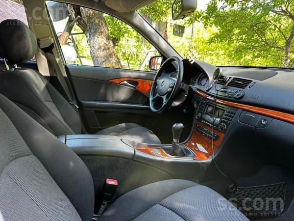 Black Mercedes-Benz e-200 2007 in Riga, with an engine capacity of 1.80 L and mileage of 253 thousand km for 4250 €, photo 5 on AUTOMOTO.COM.LV