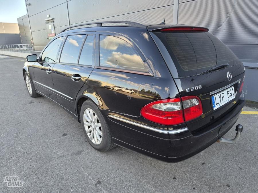 Черный Мерседес E 200 2008 в Каунас, объемом двигателя 2.20 л и пробегом 314 тыс. км за 4499 €, фото 3 на AUTOMOTO.COM.LV