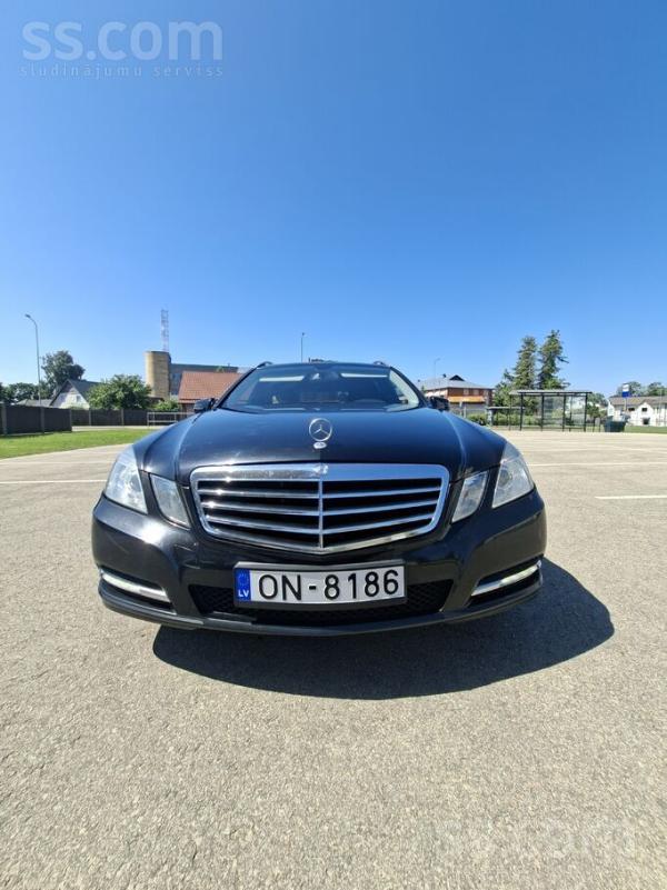 Melns Mercedes-Benz e-200 2009 Jēkabpils, ar dzinēja tilpumu 2.20 L un nobraukumu 306 tūkst. km par 5500 €, foto 3 vietnē AUTOMOTO.COM.LV