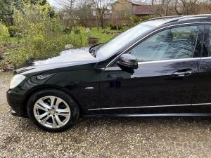 Black Mercedes-Benz e-200 2010 in Riga, with an engine capacity of 2.20 L and mileage of 292 thousand km for 7500 €, photo 28 on AUTOMOTO.COM.LV