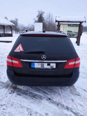 Melns Mercedes-Benz e-200 2010 Panevēža, ar dzinēja tilpumu 2.14 L un nobraukumu 396 tūkst. km par 5000 €, foto 4 vietnē AUTOMOTO.COM.LV
