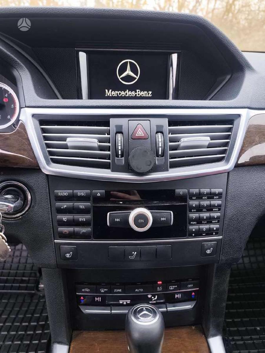 Melns Mercedes-Benz e-200 2010 Panevēža, ar dzinēja tilpumu 2.14 L un nobraukumu 396 tūkst. km par 5000 €, foto 8 vietnē AUTOMOTO.COM.LV