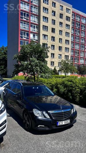 Melns Mercedes-Benz e-200 2010 Rīga, ar dzinēja tilpumu 2.20 L un nobraukumu 330 tūkst. km par 4700 €, foto 3 vietnē AUTOMOTO.COM.LV