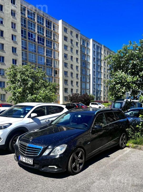Черный Мерседес E 200 2010 в Рига, объемом двигателя 2.20 л и пробегом 330 тыс. км за 4700 €, фото 3 на AUTOMOTO.COM.LV