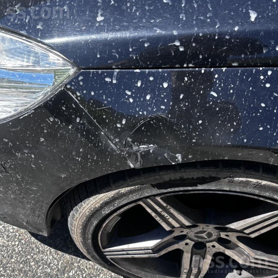 Melns Mercedes-Benz e-200 2010 Rīga, ar dzinēja tilpumu 2.20 L un nobraukumu 330 tūkst. km par 4700 €, foto 6 vietnē AUTOMOTO.COM.LV