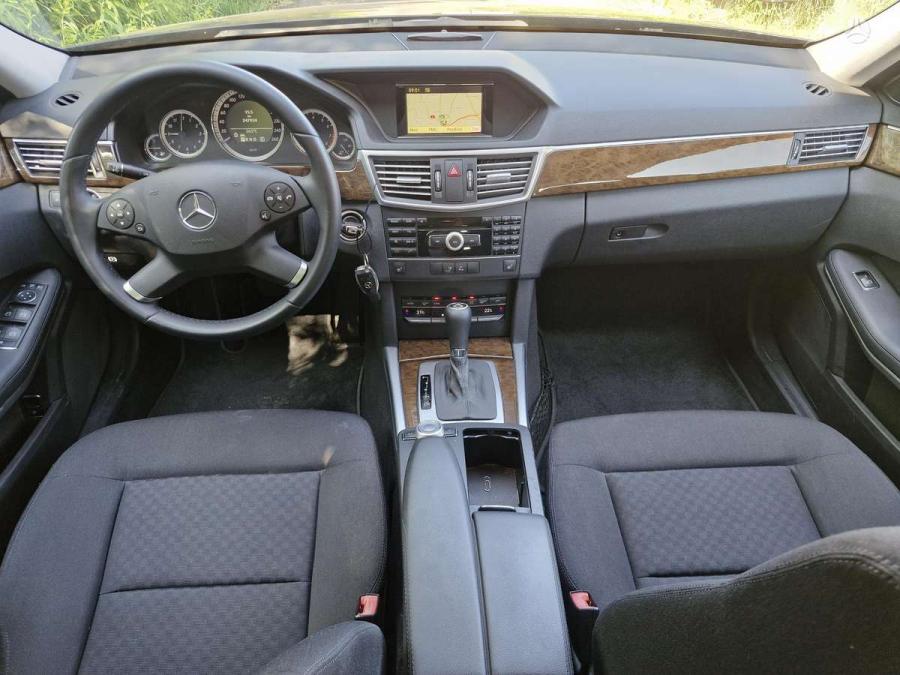 Черный Мерседес E 200 2010 в Вильнюс, объемом двигателя 1.80 л и пробегом 245 тыс. км за 6600 €, фото 9 на AUTOMOTO.COM.LV
