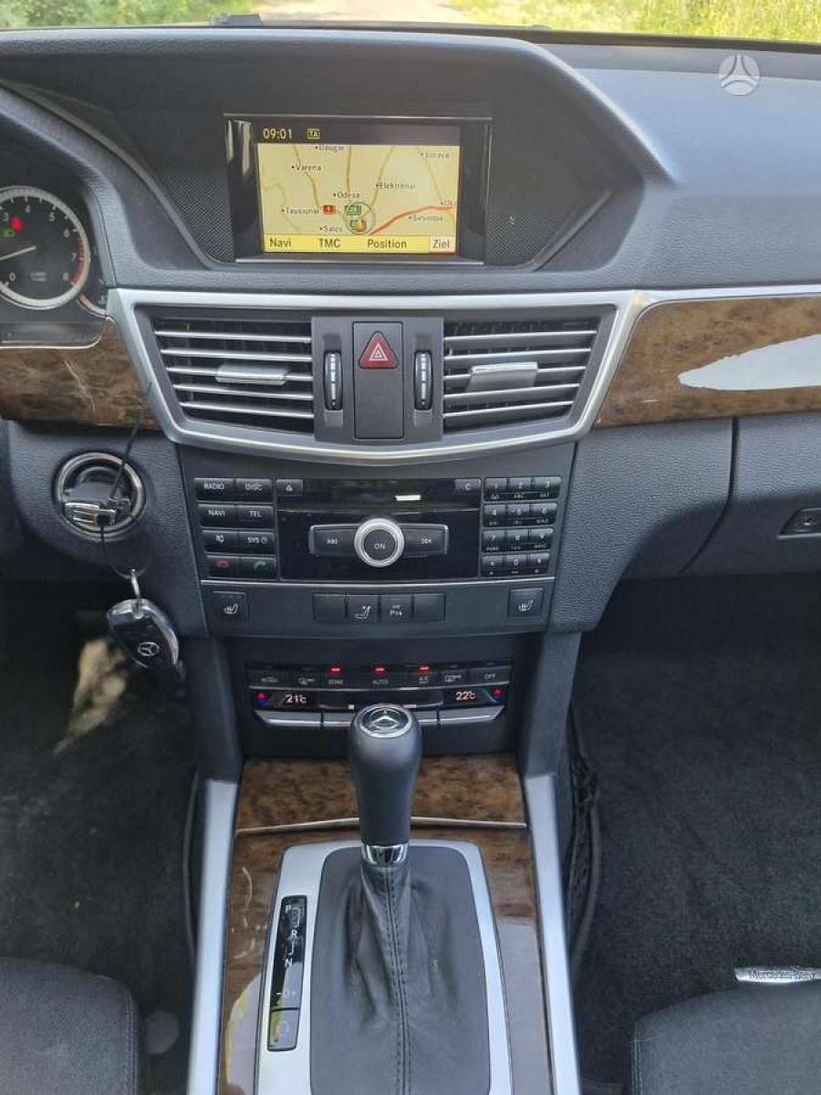 Черный Мерседес E 200 2010 в Вильнюс, объемом двигателя 1.80 л и пробегом 245 тыс. км за 6600 €, фото 10 на AUTOMOTO.COM.LV